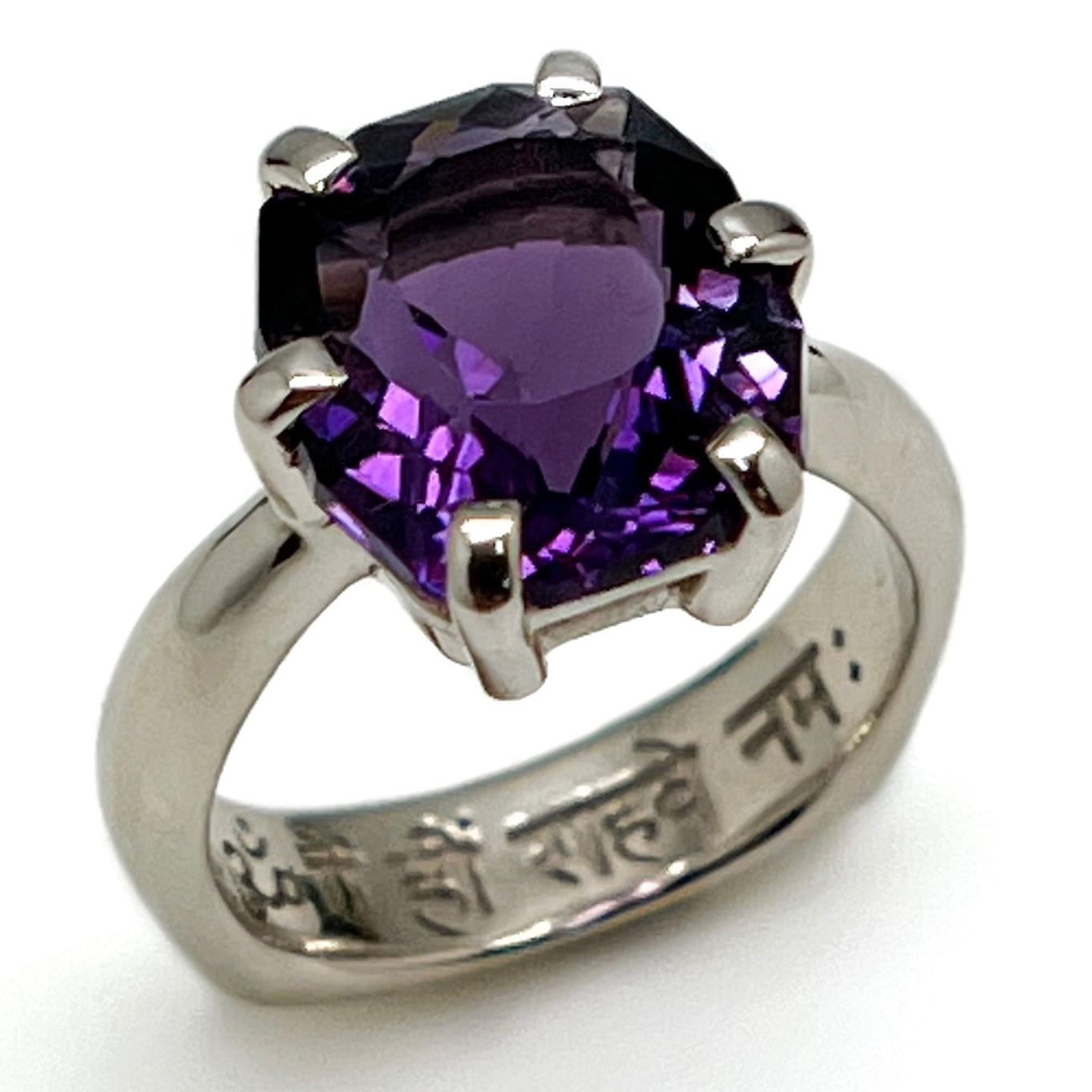 Amethyst Ring for Rahu– Oocha Mani